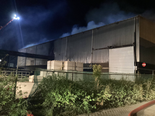Brand in compost-opslagloods op industrieterrein Moerdijk - VRMWB